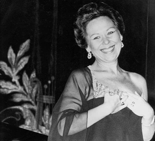 A TRAVÉS DE LA CULTURA: FELICIDADES A RENATA SCOTTO QUE AYER VIERNES ...