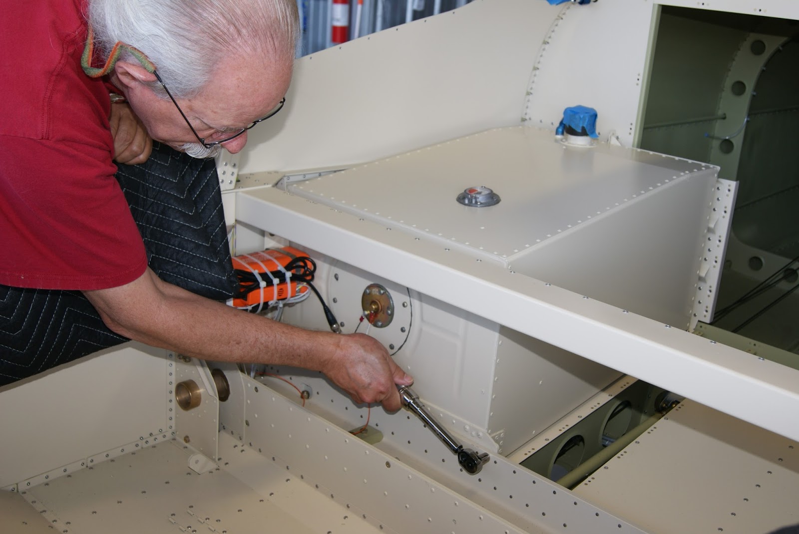 DOG Aviation John's RV-12 Blog: Fuel Tank Installed With Fuel Sump ...