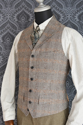 ADJUSTABLE COSTUME: Now accepting applications~3B Pinchback Style 3P-Suit