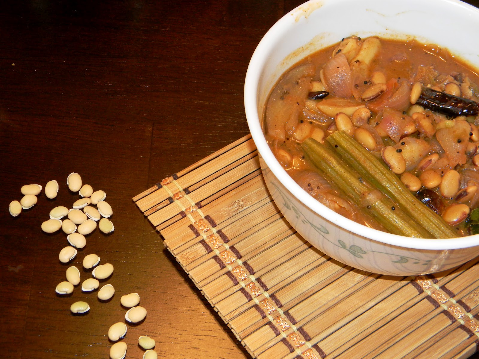 Foody - Buddy: Mochai Murungakkai Kulambu