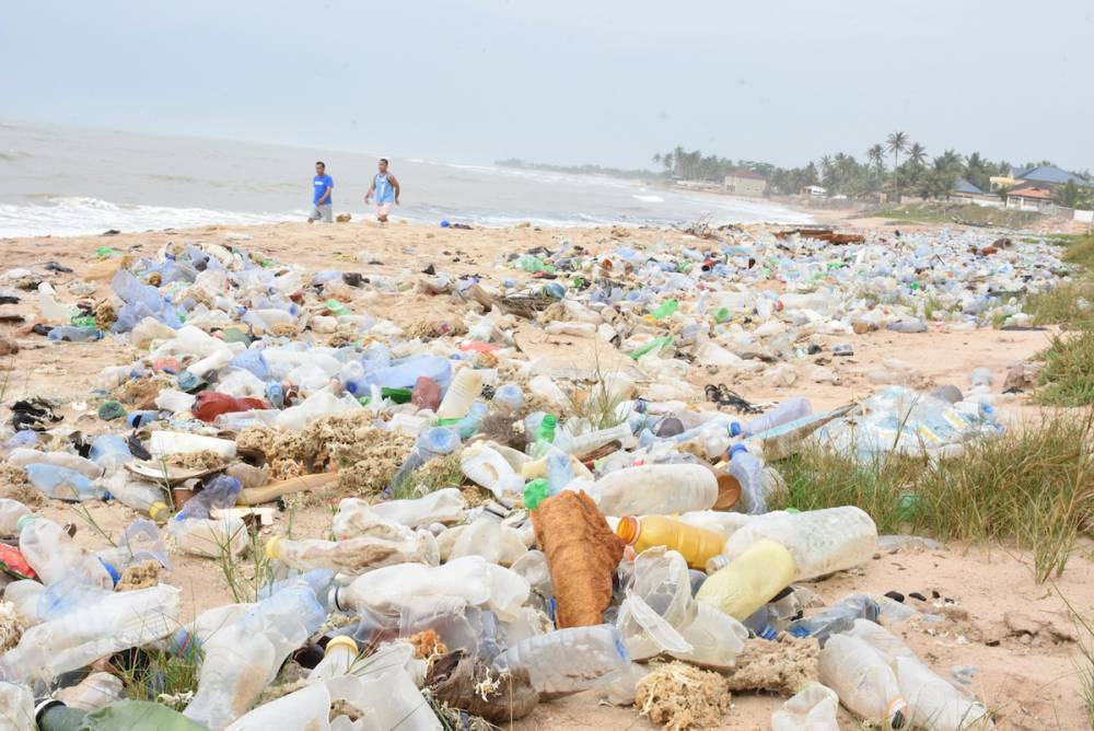 Pollution des plages - Africa Green Magazine