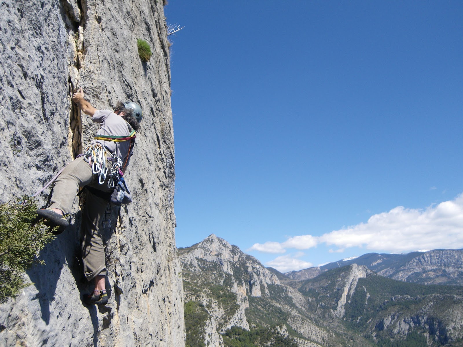 VILAPLAIN: VIA DEL SEITAN 200m 7a+/b (6b+ obl.) - Roca dels Collars