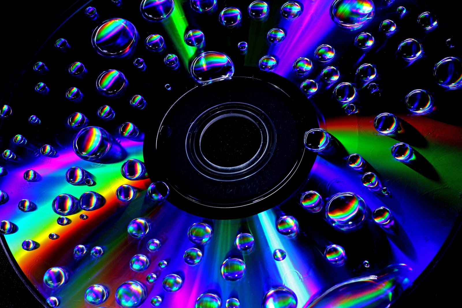 Northof49Photography: Weekend Photography Idea - Water Drops on a CD