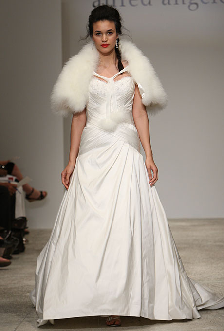 Winter Wedding Gowns Coat | fashion wedding trend
