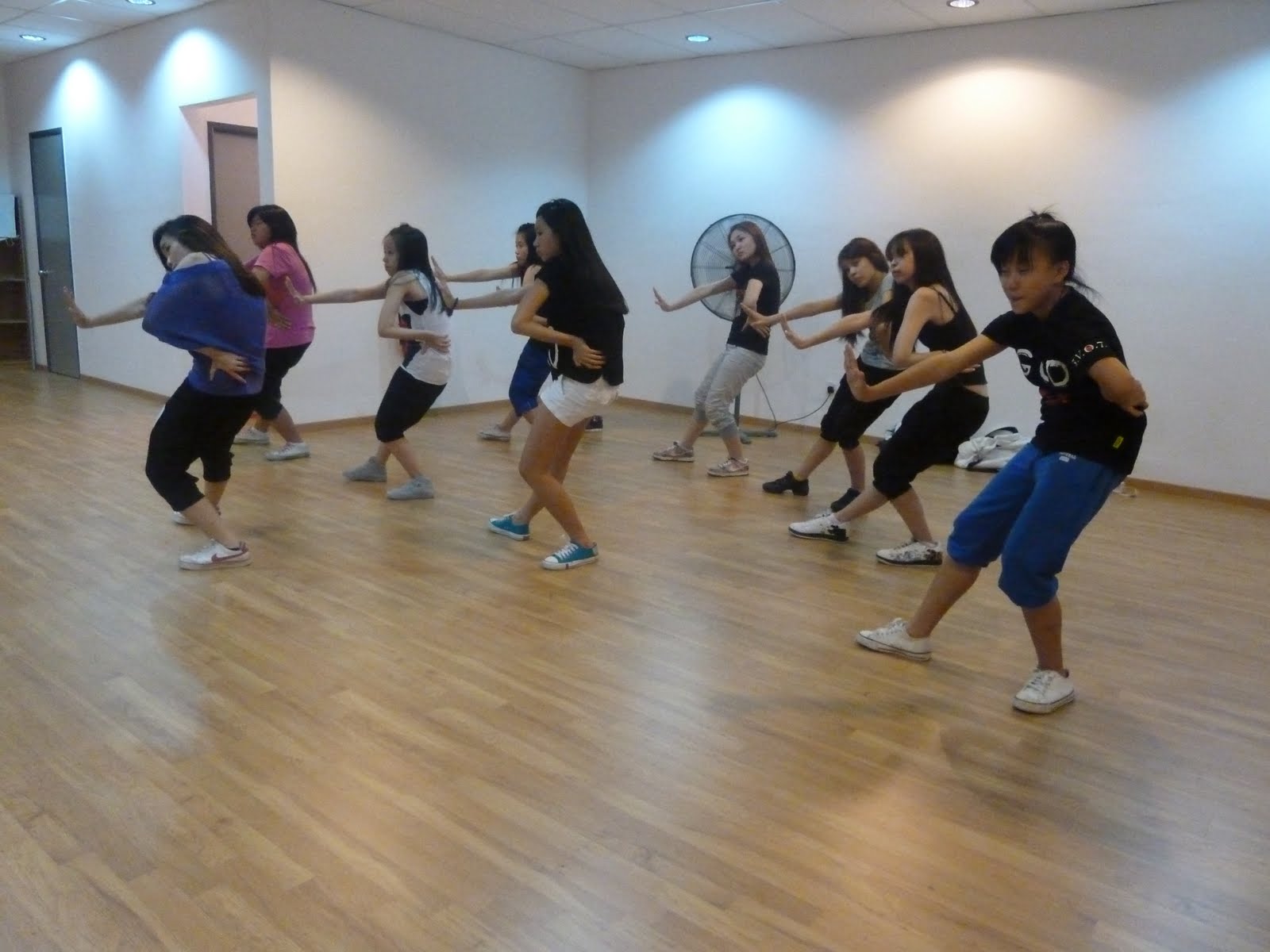 RHYTHMUSIC DANCE STUDIO: Girls Hip Hop Class
