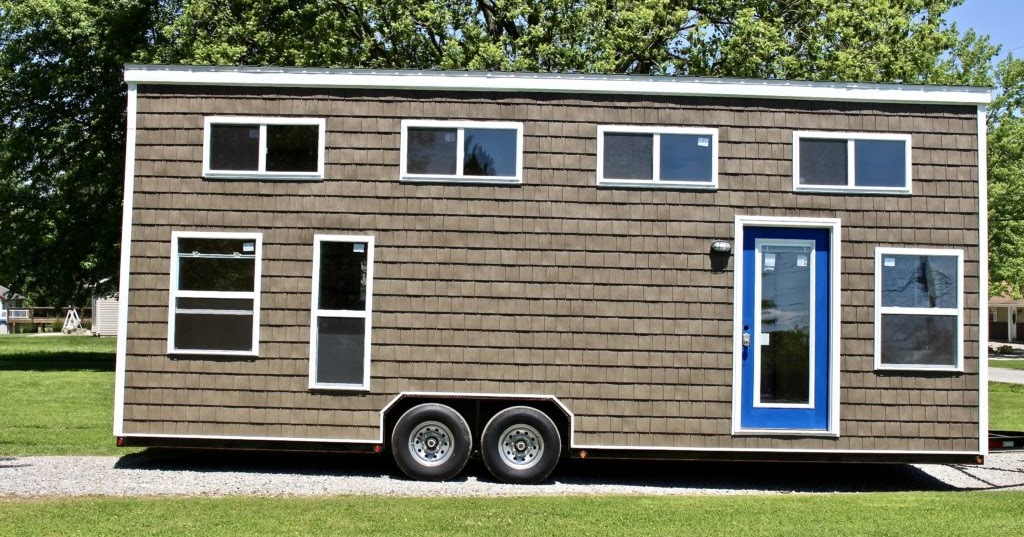 TINY HOUSE TOWN: Chalet Shack (352 Sq Ft)