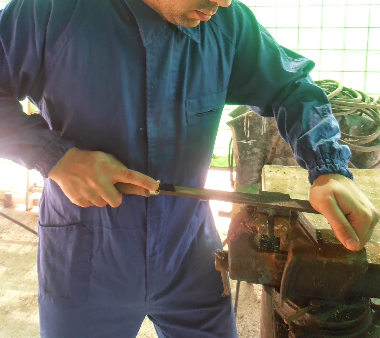 Mecanizado Básico _________ BASIC METAL WORKS: LIMADO A MANO