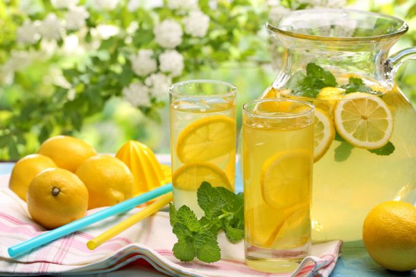 7 Manfaat Dan Efek Samping Dari Jus Lemon