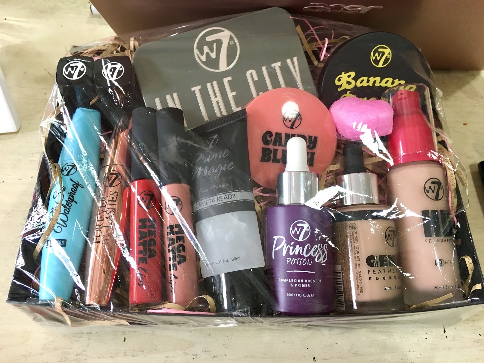 Blazin' Raya Makeup Look + Quick Unboxing of W7 Cosmetics - Random Rainbow