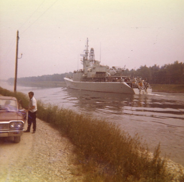 Carlz Boats: Helicopter Destroyer HMCS FRASER (DDH 233) - Revisited