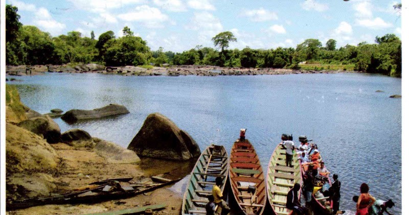 Surinam [pocztówkowo] | pasażerka palcem po mapie