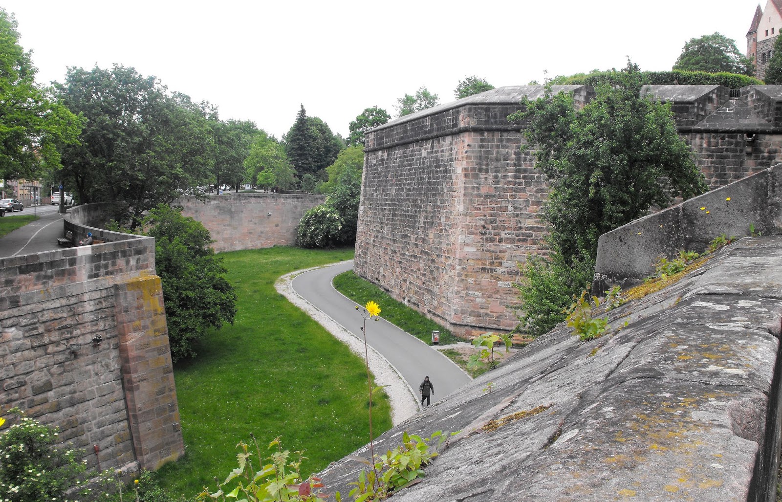 Nürnberginfo: Die Mär vom Ritter Eppelein: Der Stadtmauergraben