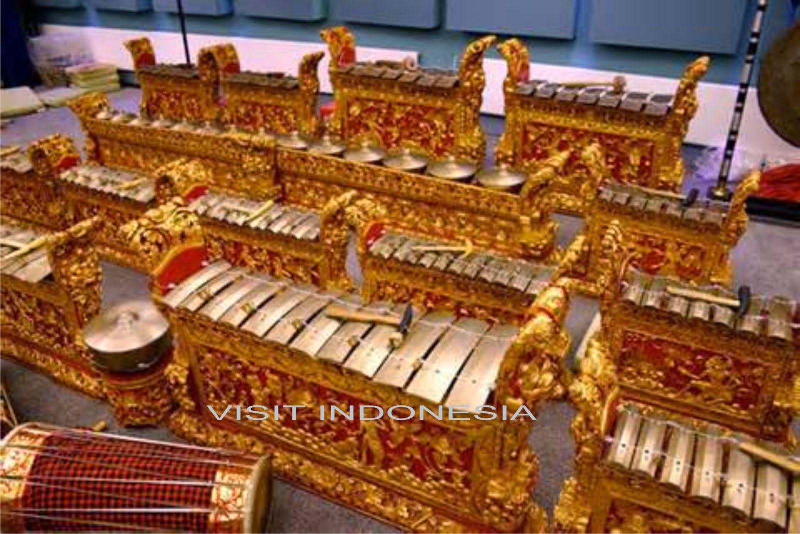 culture of INDONESIA: Indonesian traditional musical instrument