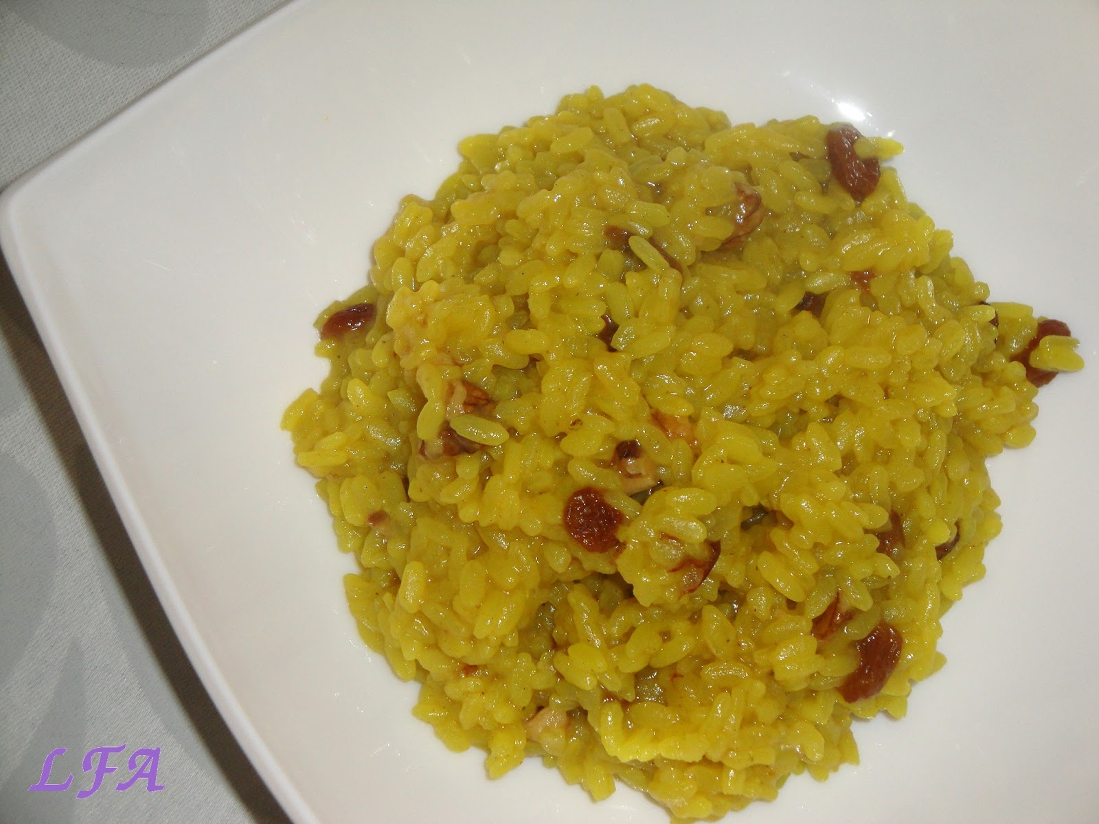 La Flor del Azafran: Arroz con curry, uvas pasas y nueces