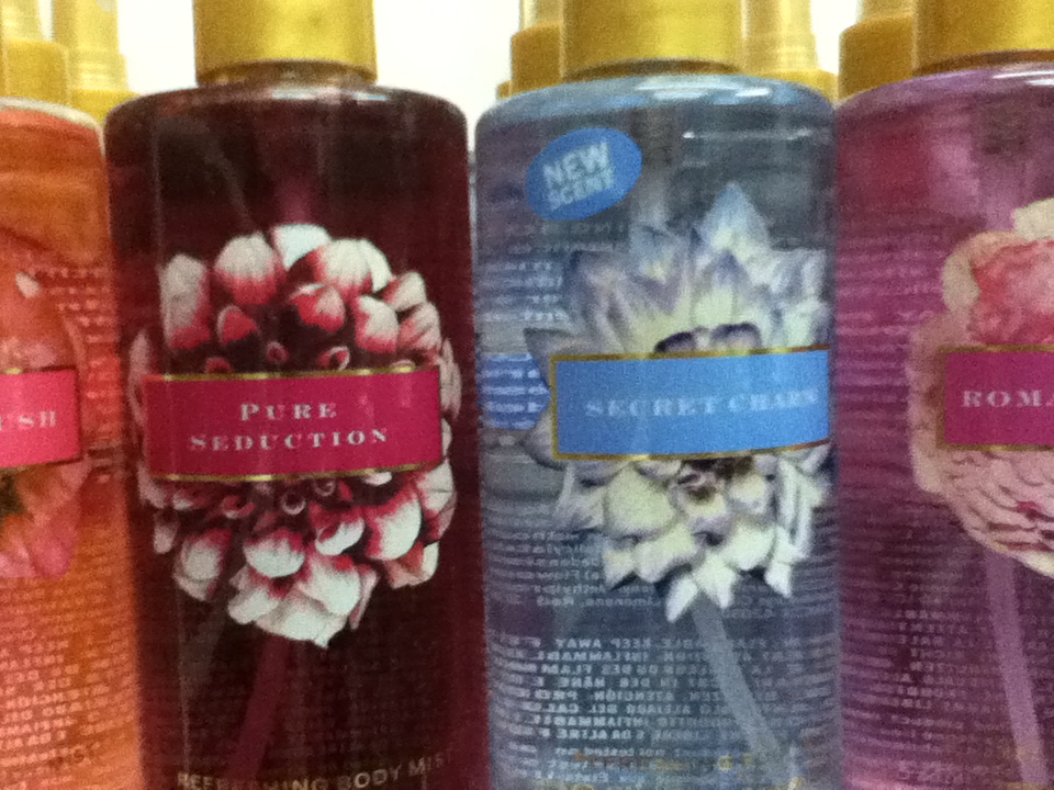 Victoria's Secret : Refreshing Body Mist (250ml) (90ml) | Brochure Co.
