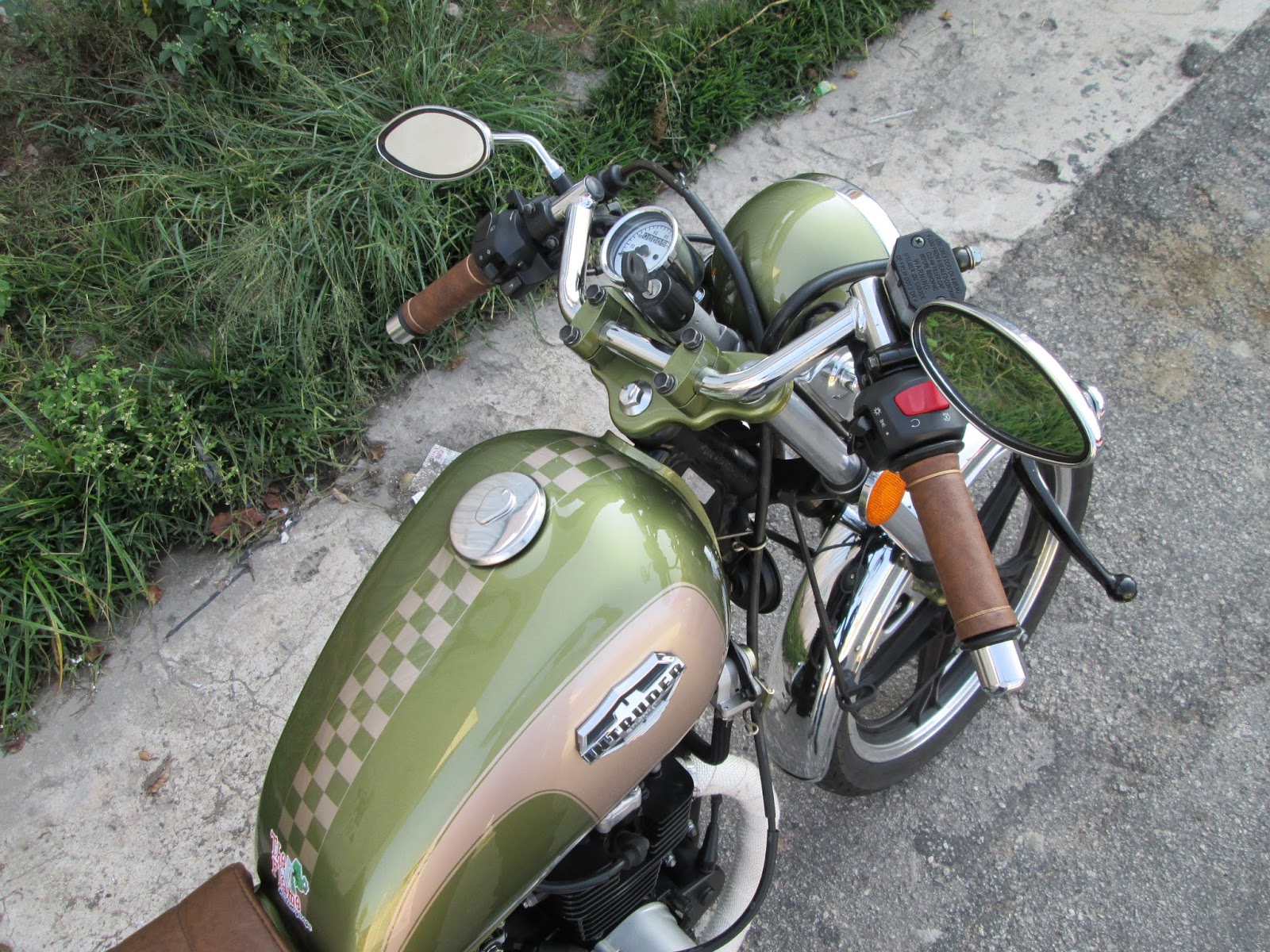 The Flame Kustom Garage: café racer green intruder 125cc