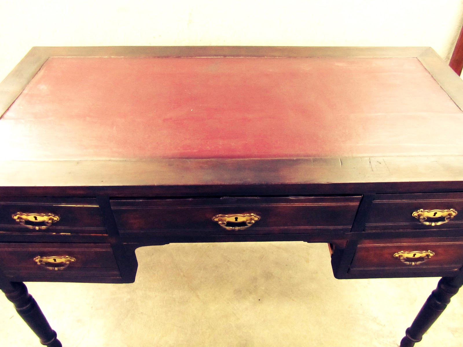 Diana Ribeiro Factory: Old Wood Desk / Secretária Antiga em Madeira