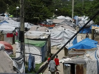Lafrance en Haiti: Une petite visite au Marché Hyppolite (marché en fer)