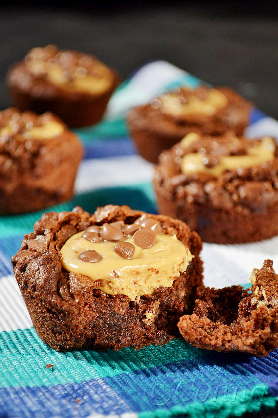 Sabor: Σοκολατένια brownies με φυστικοβούτυρο / Chocolate brownies with ...