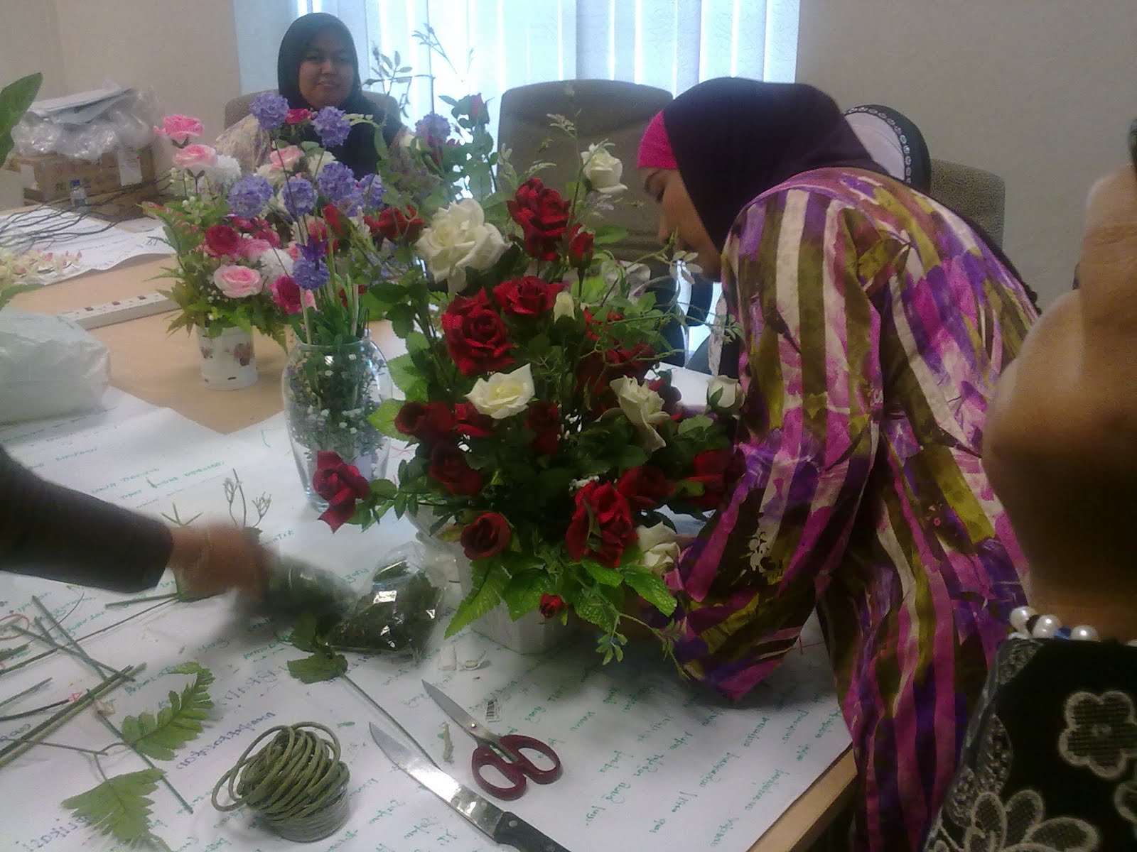 Nani Florist: Jambangan bunga artifical khas untuk Hari Raya