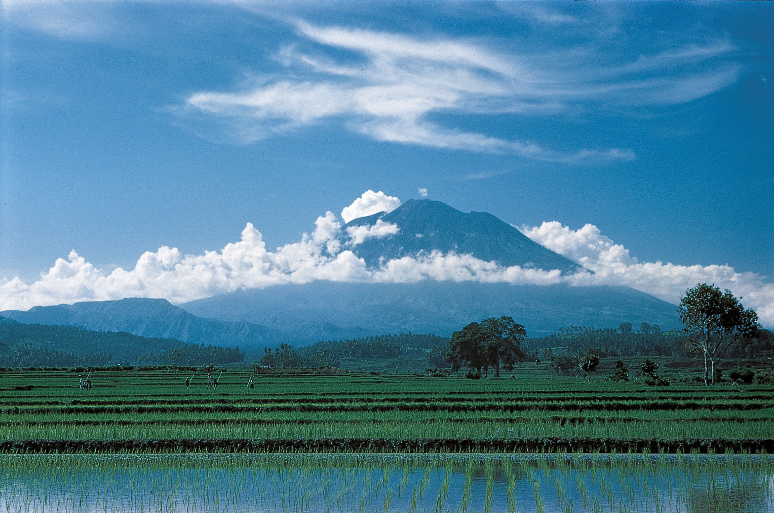 GUNUNG AGUNG