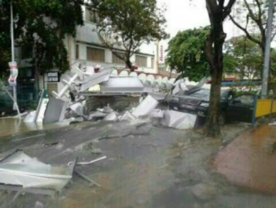 PANAS SELALU: 2 Video Dan Gambar Ribut Di Pulau Pinang!!!!!melanda