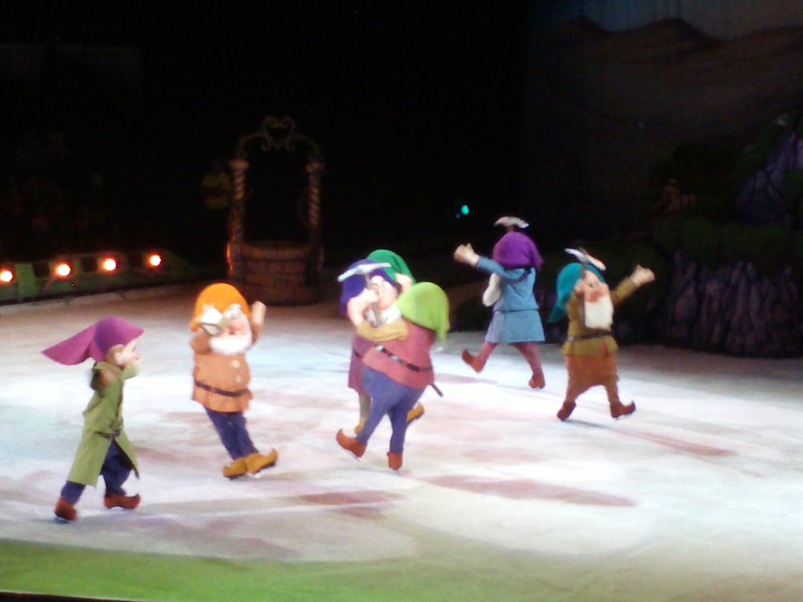 Blog-a-bing. Blog-a-boom.: The Absolute Coolness of Disney on Ice ...