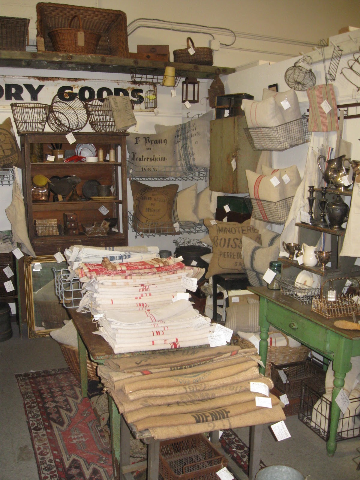 ROYAL TOUCH: A visit to Pacific Galleries Antique Mall in Seattle ...