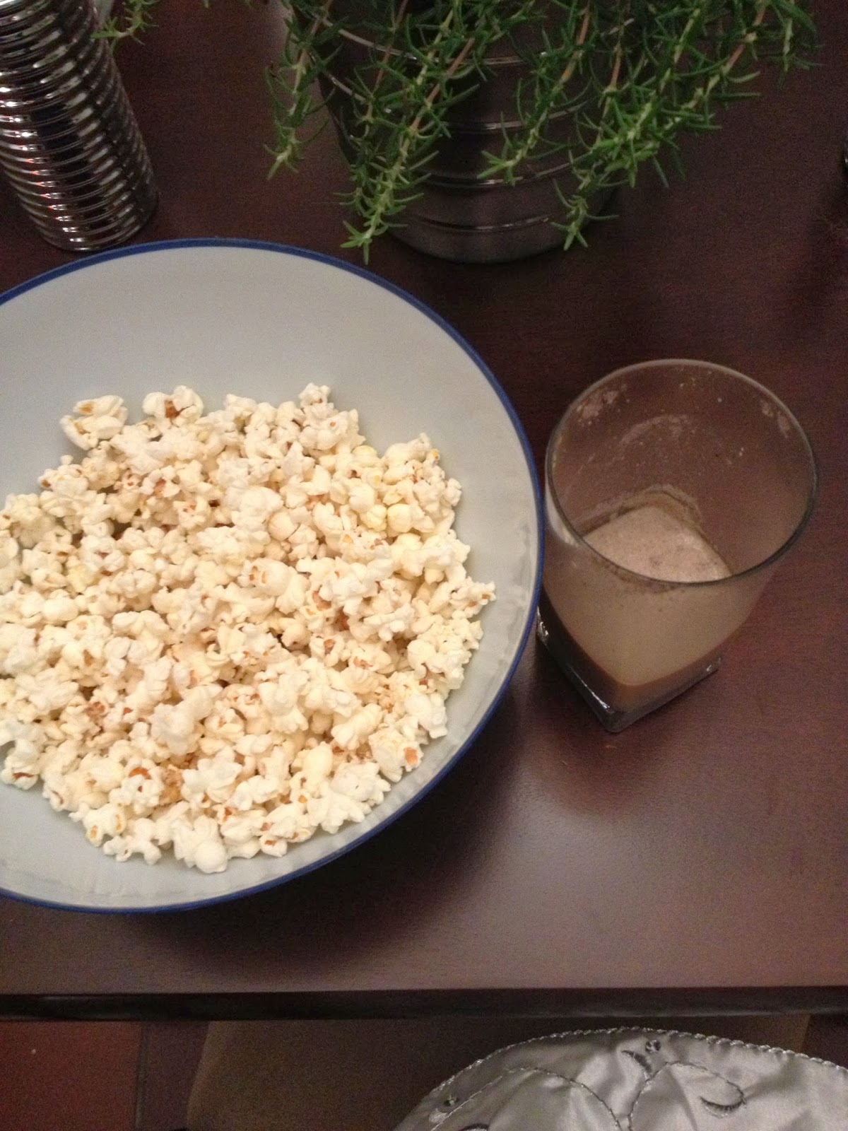 python.ampersand.pearls: How to decorate a Christmas tree