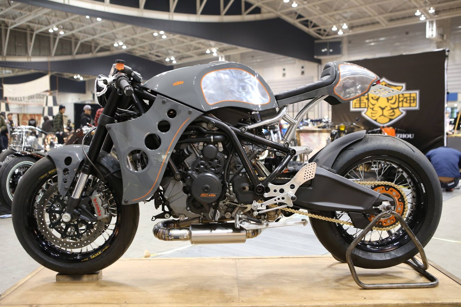 RC8 - 46WORKS - RocketGarage - Cafe Racer Magazine