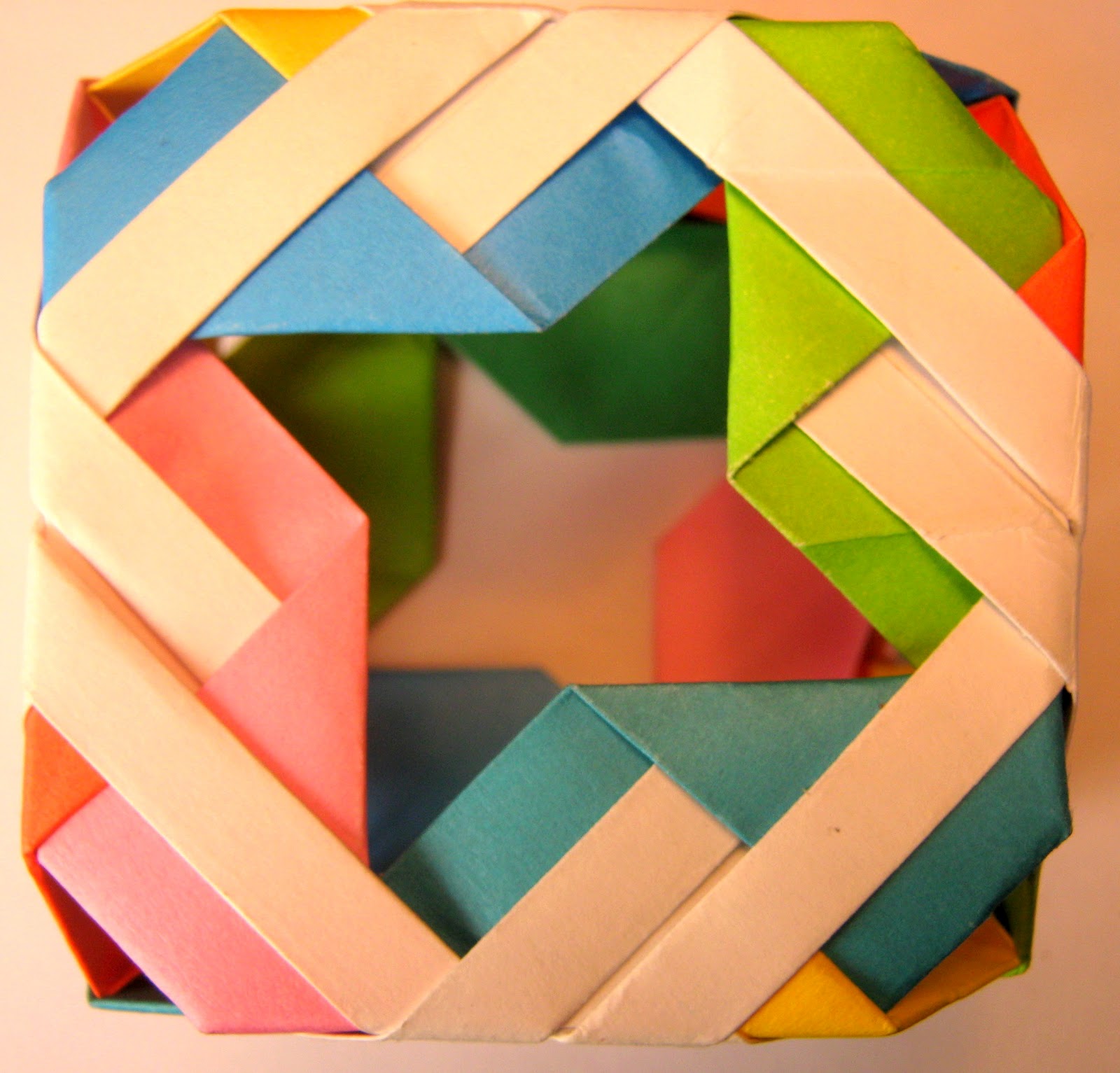 ORIGAMI: Cubo con diseño