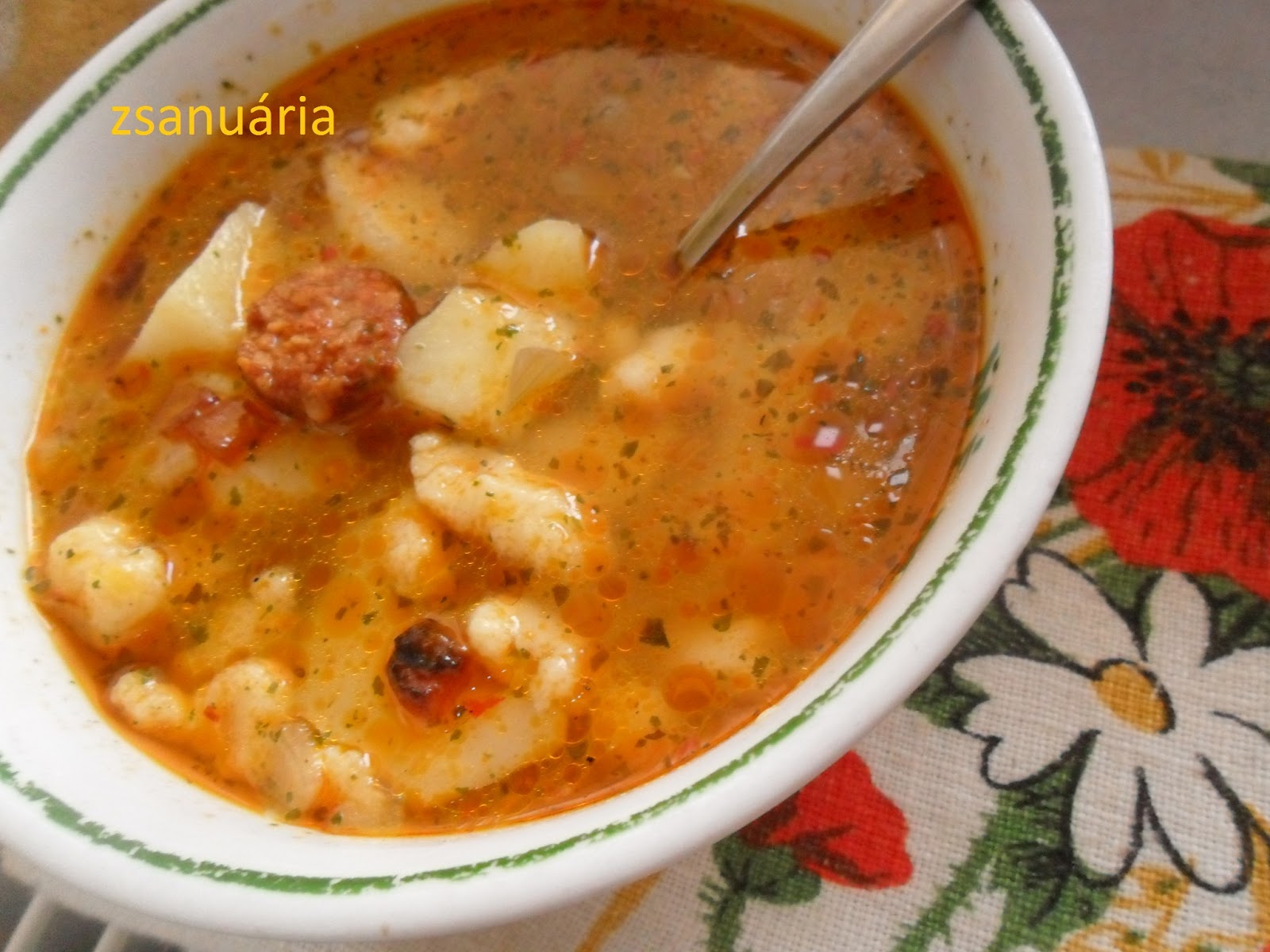 Zsanuária: Magyaros krumplileves és habos mákos guba...finom és ...
