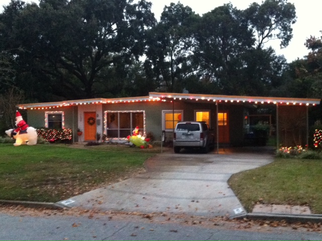 Retro Info 1950s Ranch House Christmas Lights retro-info-1950s-ranch-house-christmas-lights