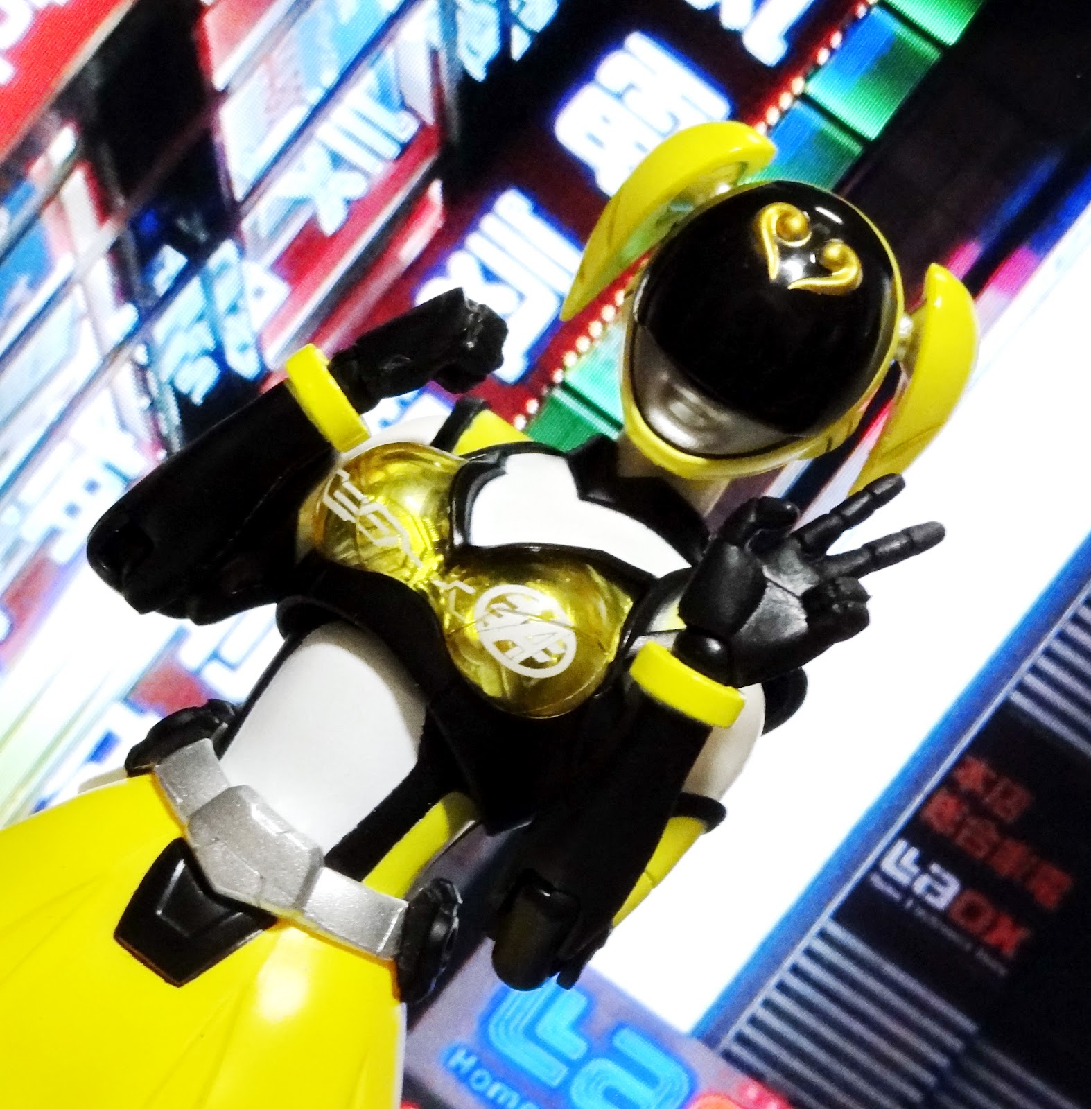 Room 202 Pho-TOY-Graphy: S.H.Figuarts Akiba Yellow (Review)