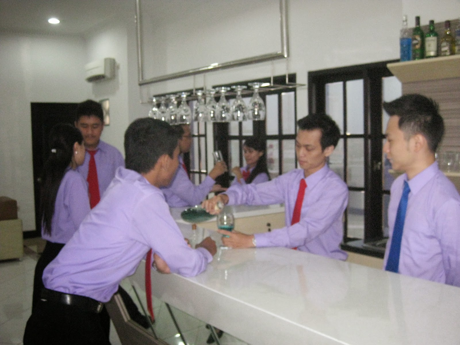 Housekeeping: HUBUNGAN HOUSEKEEPING DENGAN DEPARTEMEN LAIN