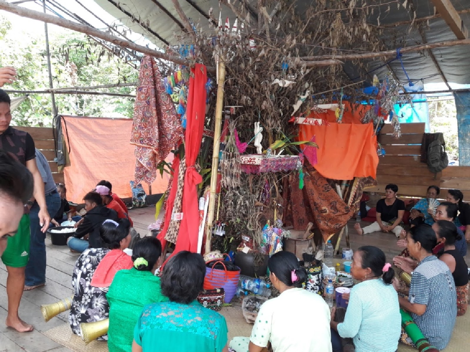 Majalah Hindu Raditya: Mengenal Sekilas Hindu Kaharingan