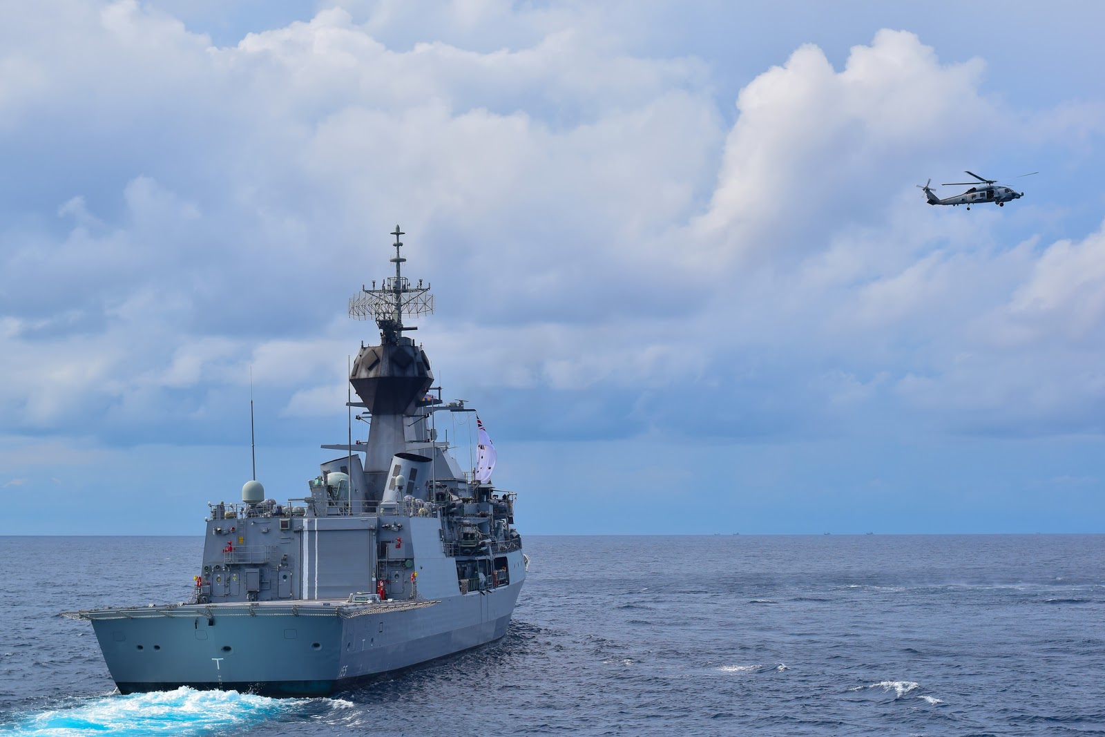 THAIDEFENSE-NEWS: Warships Of The Royal Thai Navy in Training Exercise