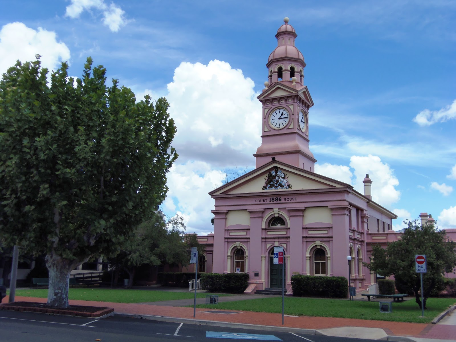 Solo Steve On The Road: INVERELL NSW THE SAPPHIRE CITY
