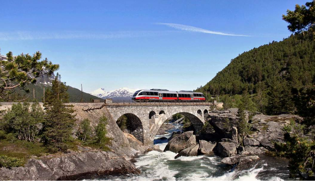 [景點] 挪威│ Rauma railway勞馬鐵路：敬歐洲最高岩壁 | 小羊舞旅