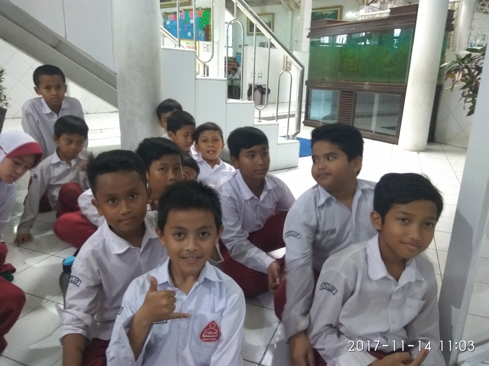 Pemeriksaan mata di SD Insan Kamil ~ SD Insan Kamil Bogor