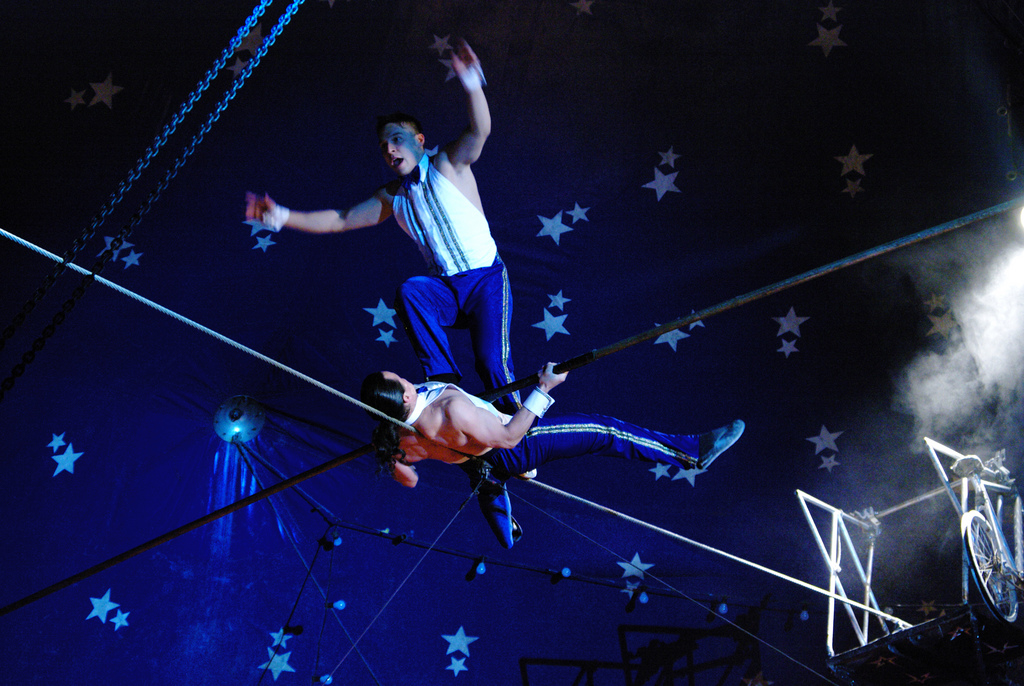 Tightrope Walking – The Great Mid-Air Gamble ~ Kuriositas