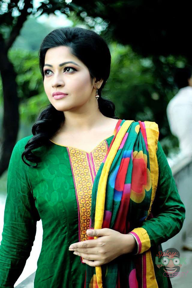 Bangladeshi Actress: Azmeri Haque Badhon