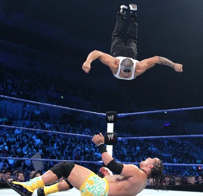 WWE In live!!!!: HUNICO & EPICO vs THE USOS