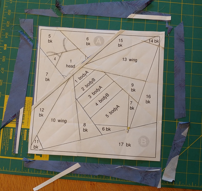 The Life of Riley: Gridster Bee: Paper Pieced Honey Bee Block Instructions
