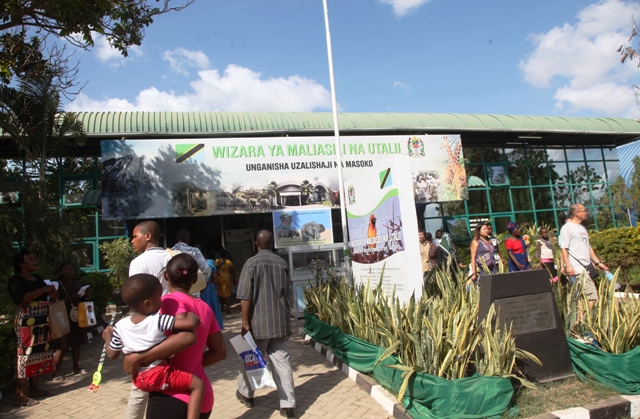 WAGENI WAFURIKA MALI ASILI NA UTALII KATIKA MAONYESHO YA SABASABA ...