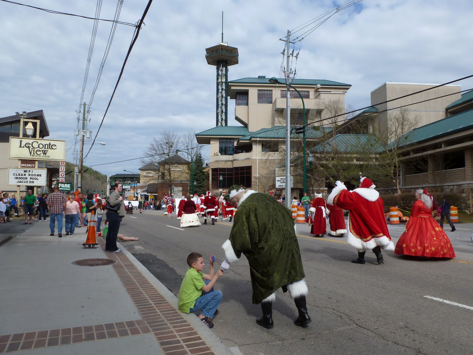 Kentucky Travels: St. Patrick's Day Santa Claus Parade, Gatlinburg, TN
