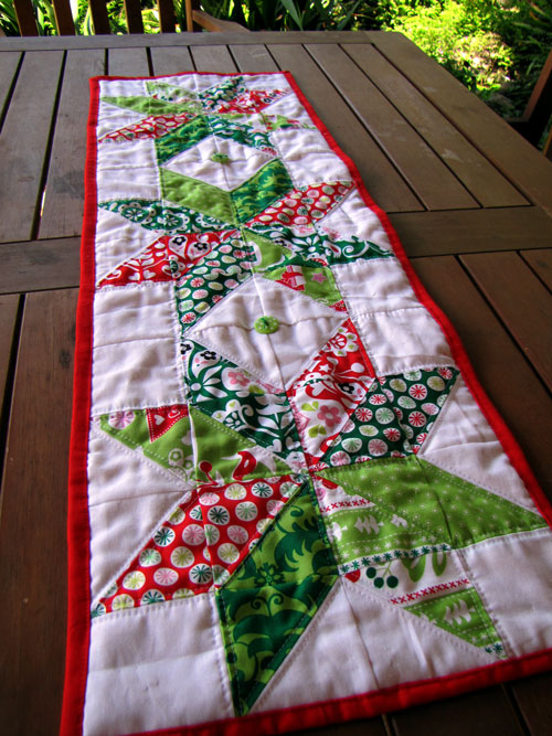 gemini stitches: Christmas Table Runner