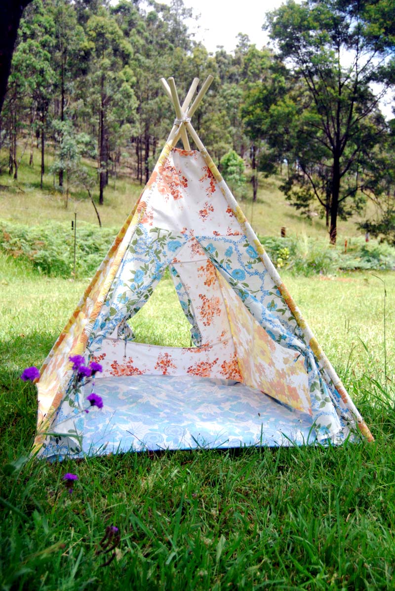 hazyjane: how to build a teepee in two days