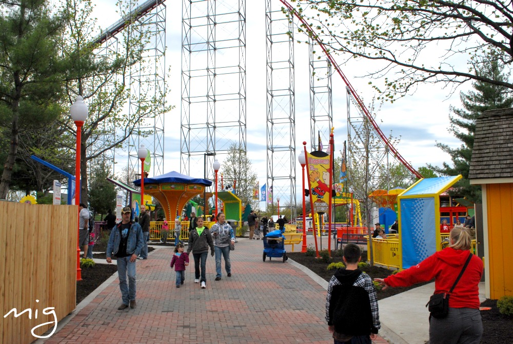 MidwestInfoGuide: Planet Snoopy Construction (WOF)