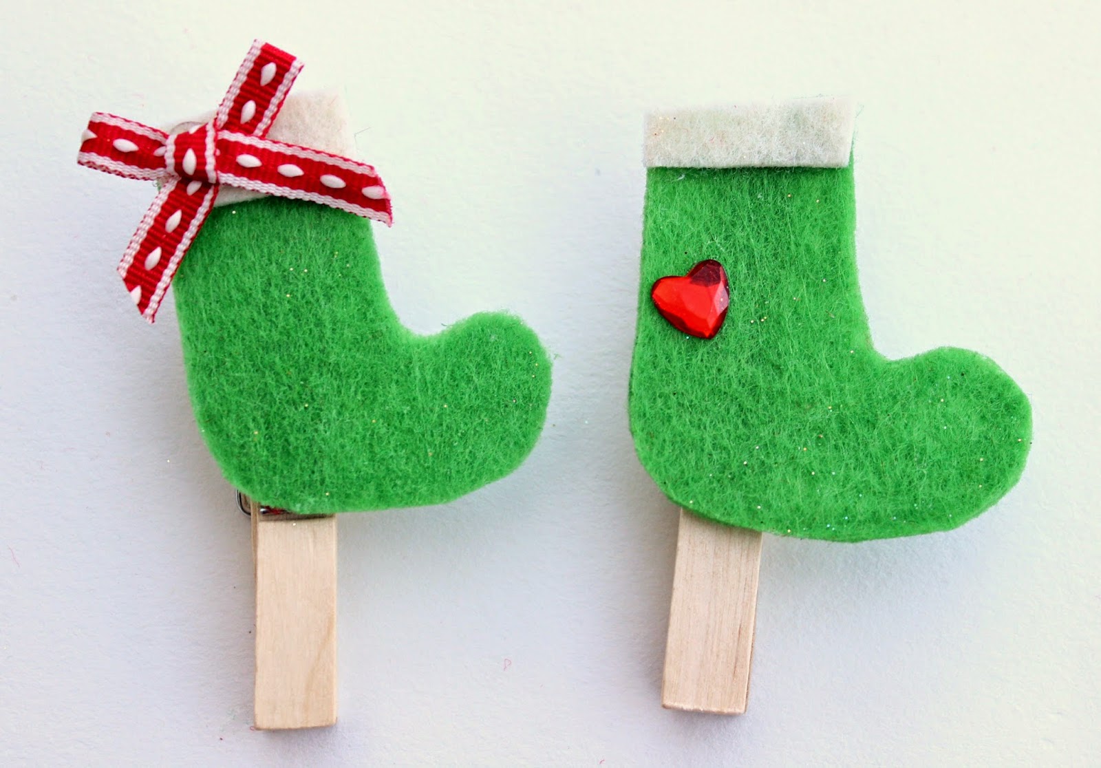 fizzi~jayne makes.... : Christmas Card String and Peg Tutorial....